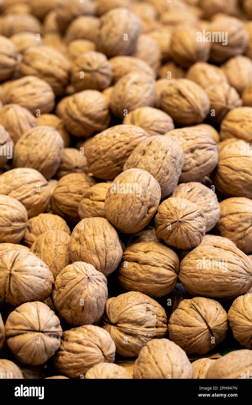 Shelled walnuts. Pile of unshelled walnuts in daylight. Walnut background Stock Photo - Alamy