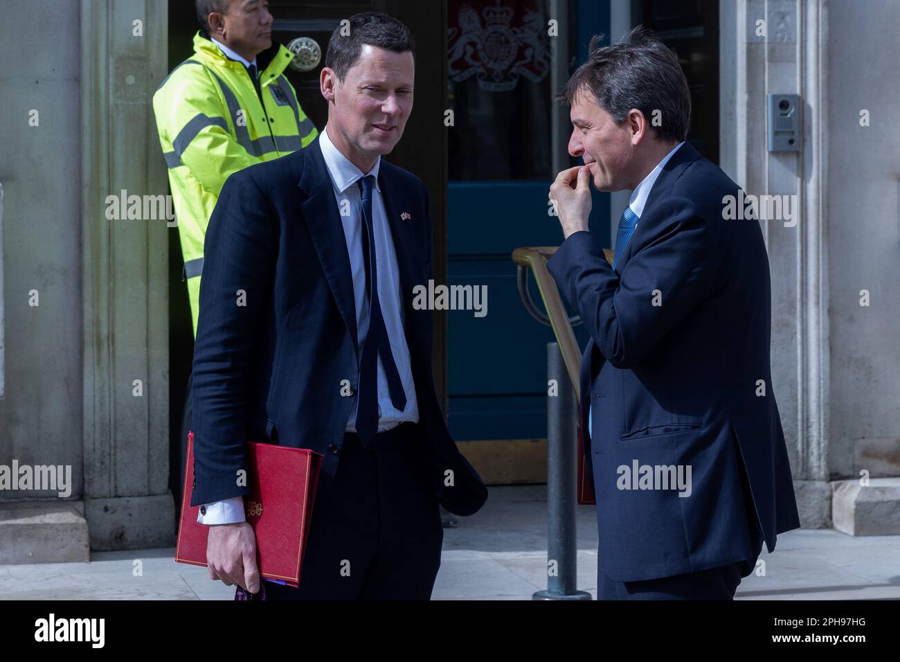Uk government minister for defence procurement hi-res stock photography ...