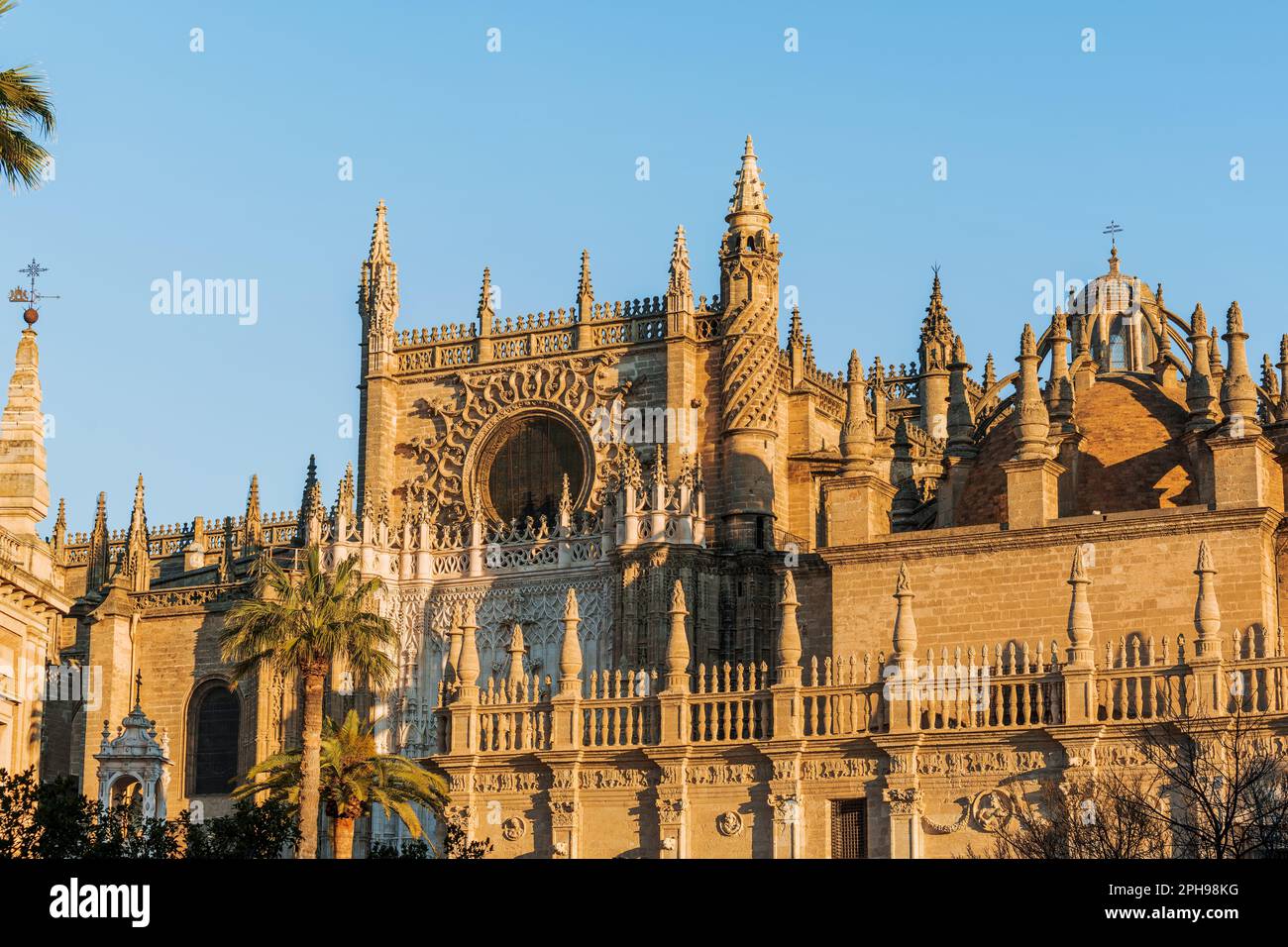 Sevilla Cathedral (Catedral de Santa Maria de la Sede), Gothic style ...