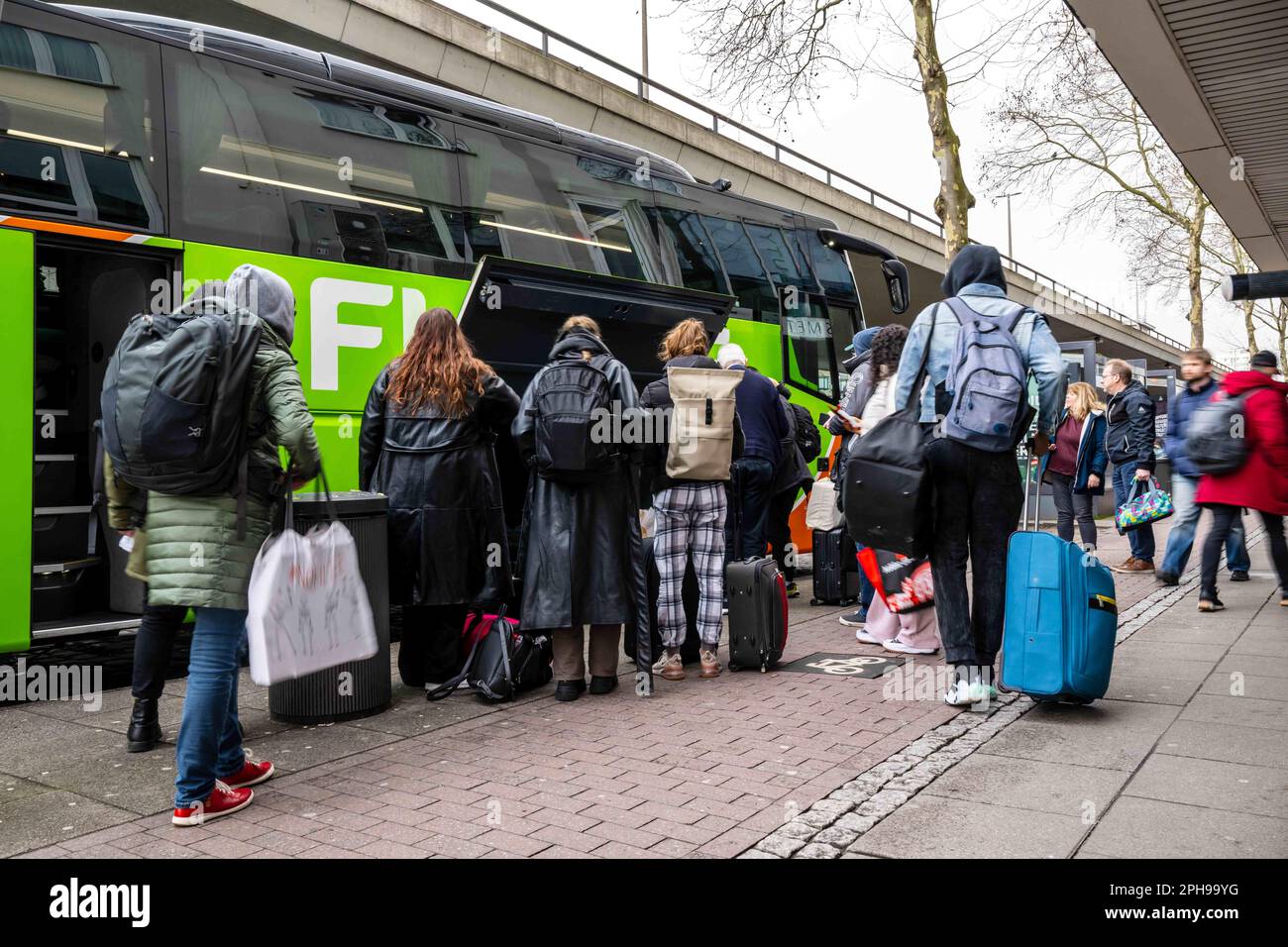 Bremen, Germany. 27th Mar, 2023. Travelers with suitcases and bags ...