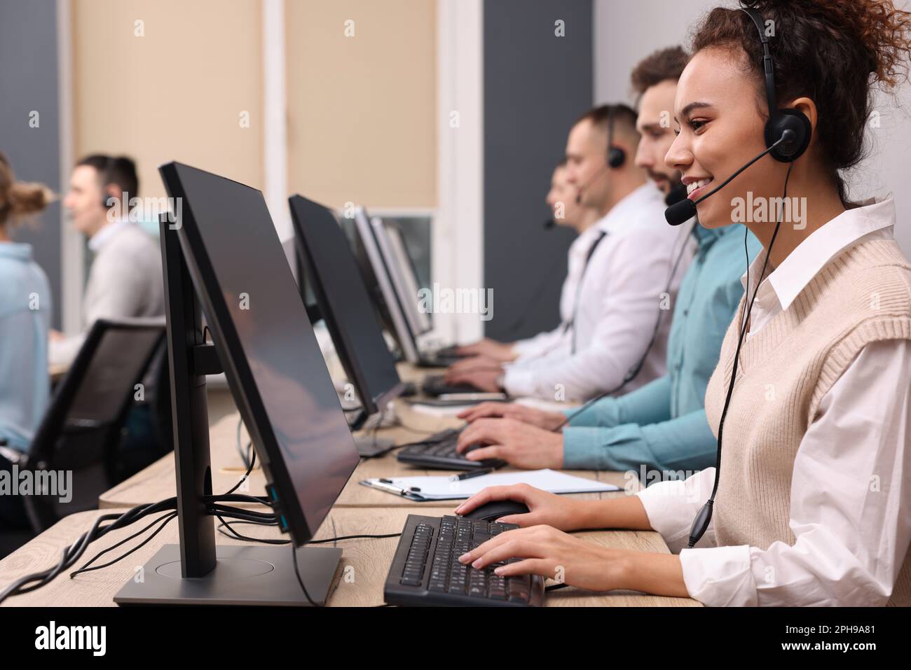 Computer operators in office hi-res stock photography and images - Alamy