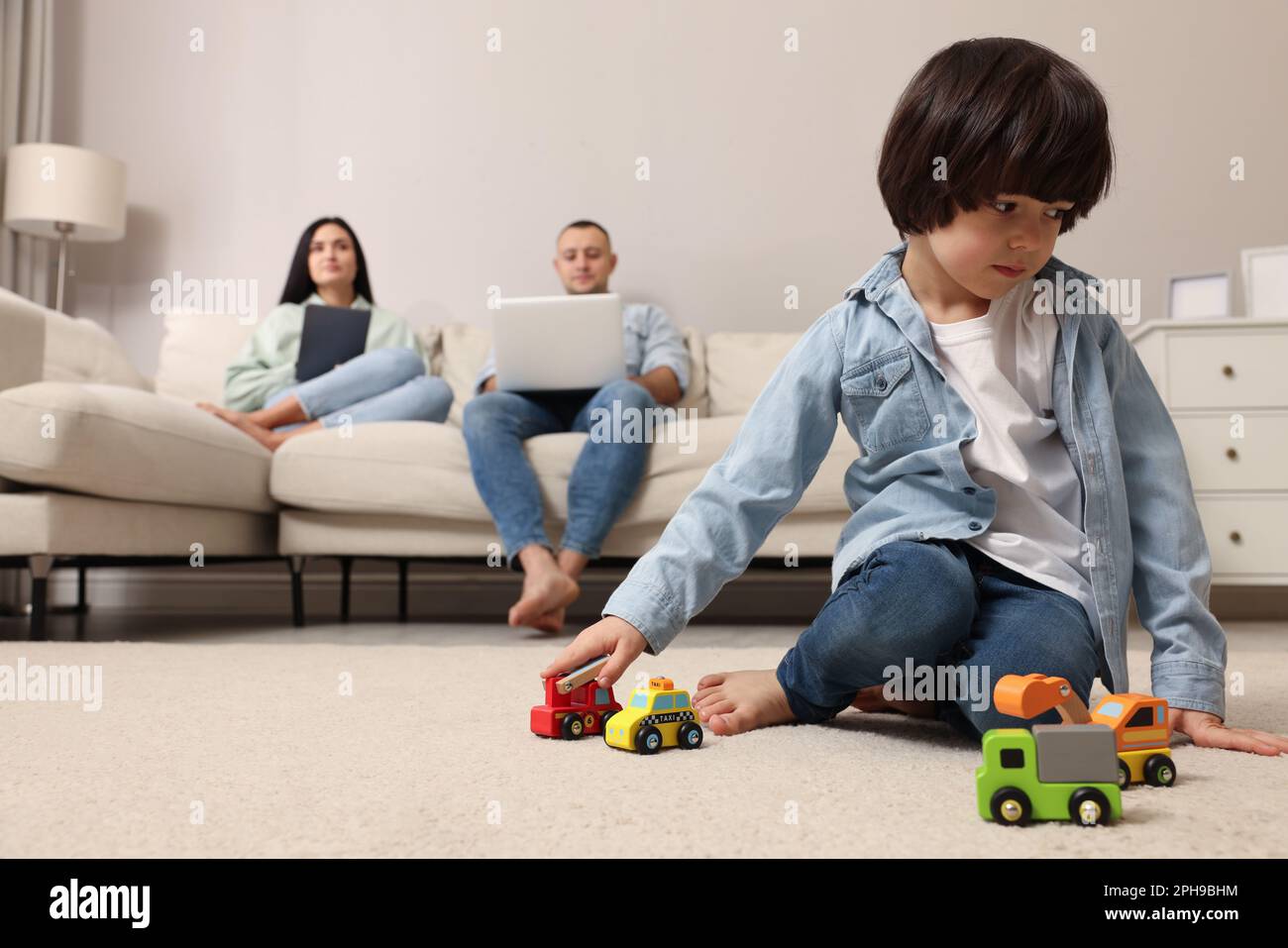 Parents sofa tablet child floor hi-res stock photography and images - Alamy