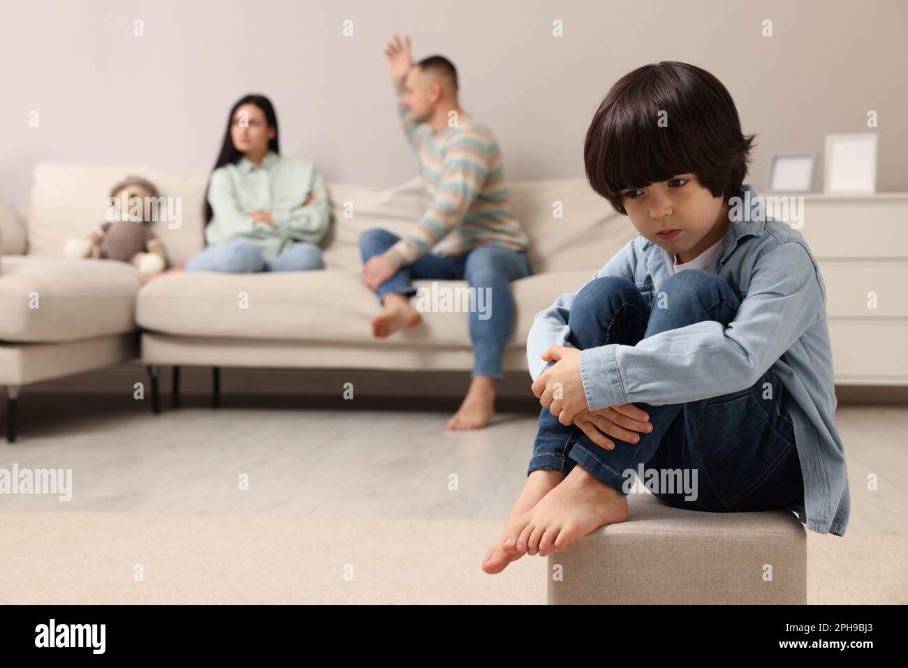 Couple fighting child hi-res stock photography and images - Alamy