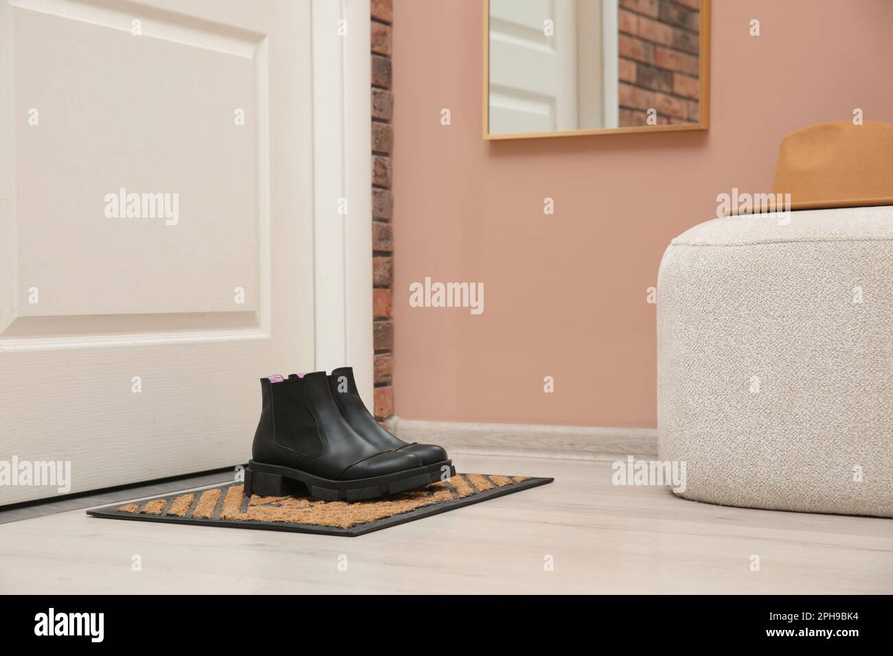 Shoes on door mat hi-res stock photography and images - Alamy