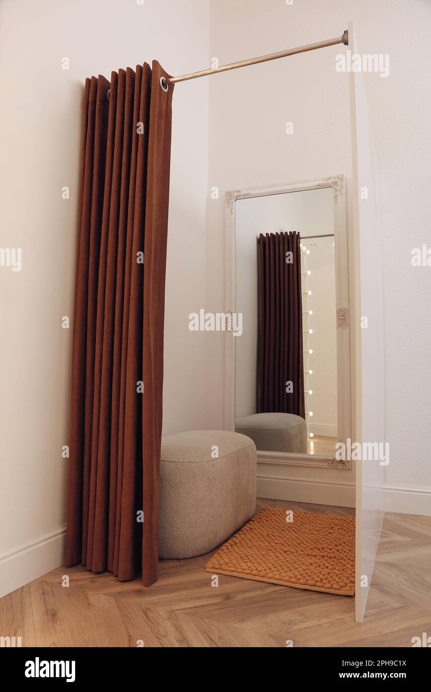 Dressing room in fashion store. Modern design Stock Photo - Alamy
