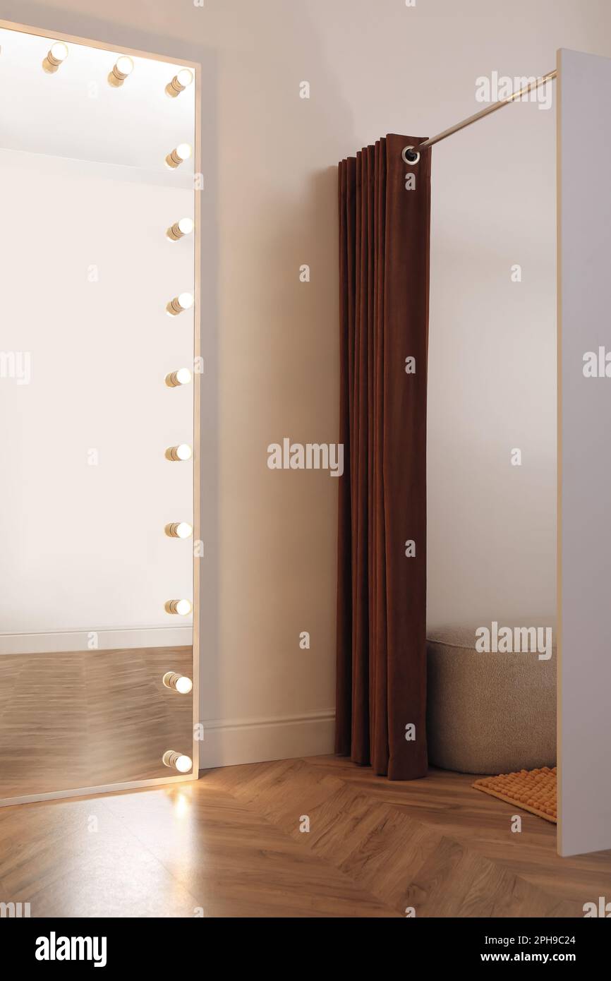 Dressing room in fashion store. Modern design Stock Photo - Alamy