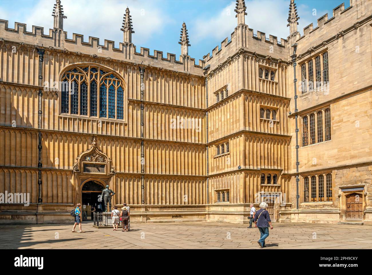 Courtyard of the Bodleian Library in Oxford, Oxfordshire, England Stock ...