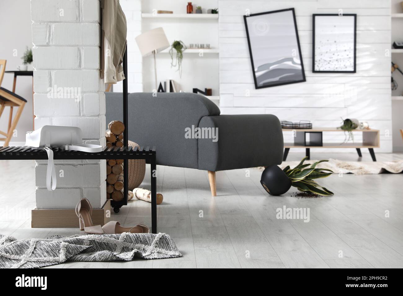Chaotic living room interior hi-res stock photography and images - Alamy
