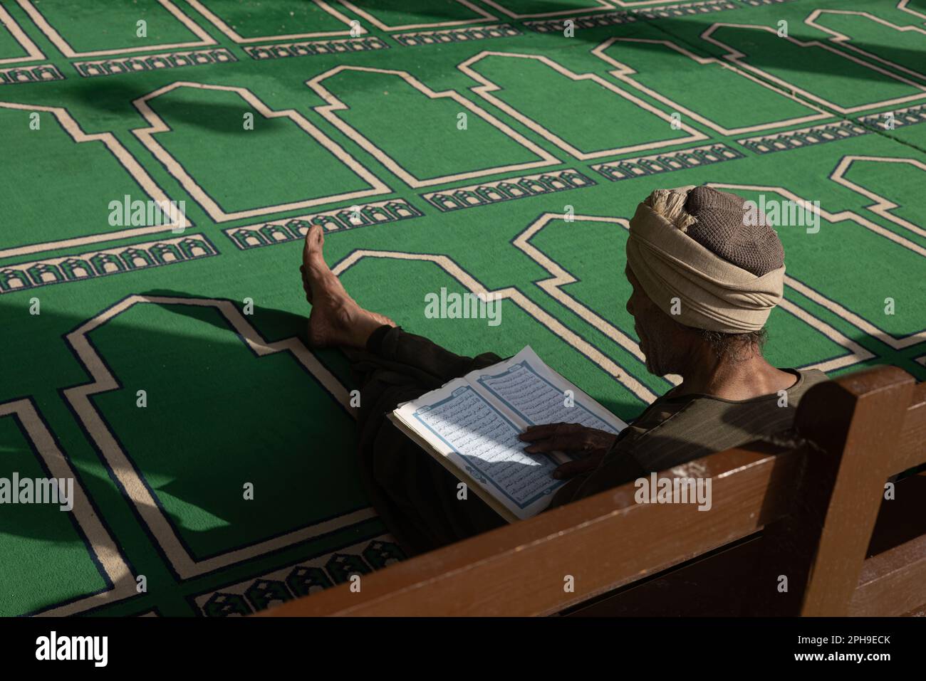Cairo, Paris, Egypt. 25th Mar, 2023. A man is reading Quran in a mosque ...