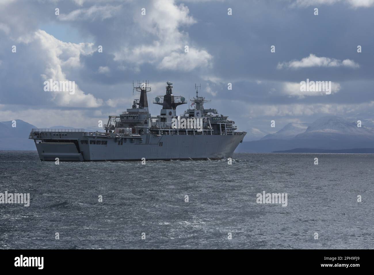 HMS Albion amphibious warfare ship at sea Stock Photo - Alamy