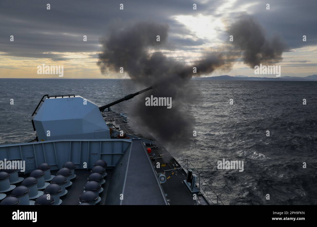 A Royal Navy Type 23 frigate firing her 4.5 inch (113 mm) gun Stock ...