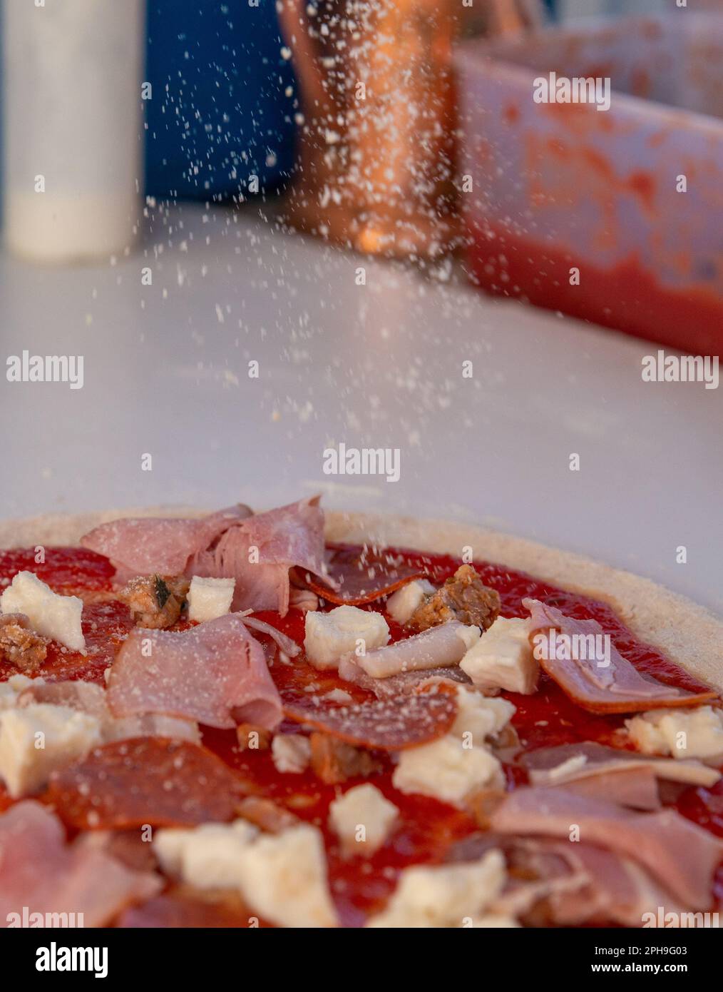 Sprinkling ingredients hi-res stock photography and images - Alamy