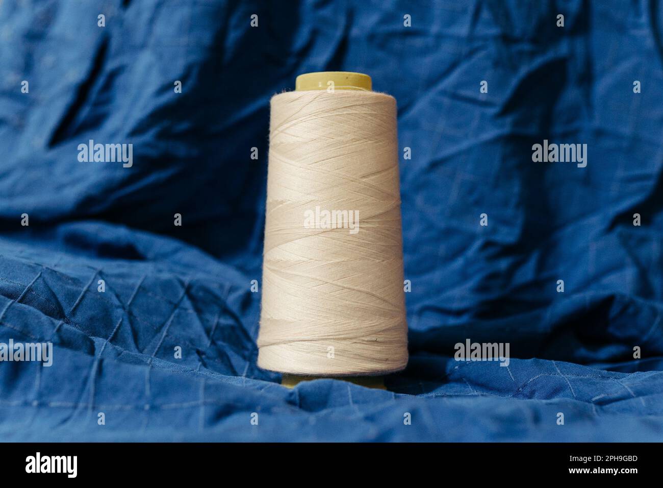 Linen yarn spooling hi-res stock photography and images - Alamy