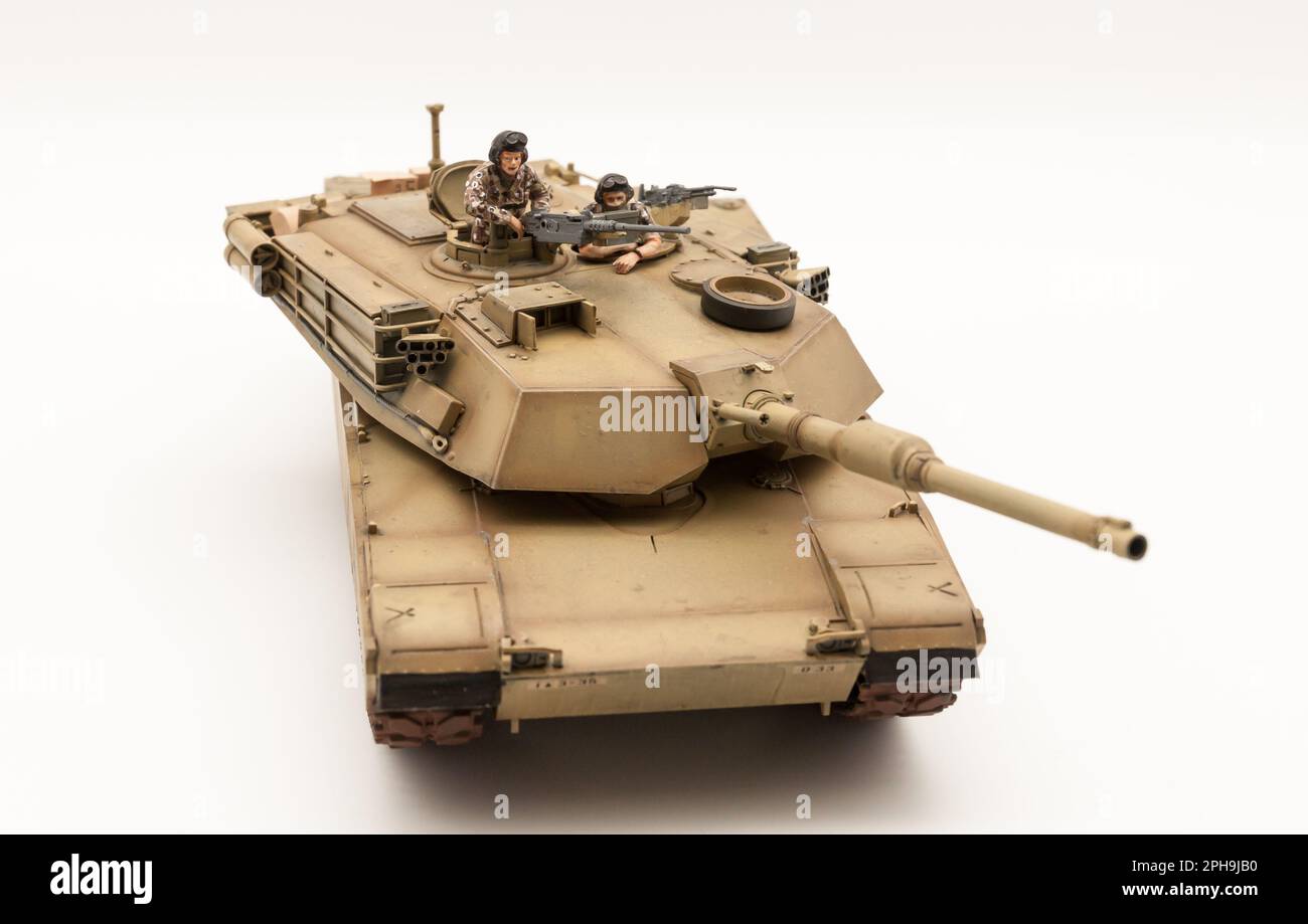 American M1A1 Abrams 120mm gun main battle tank 1 35 Scale Model Tamiya ...