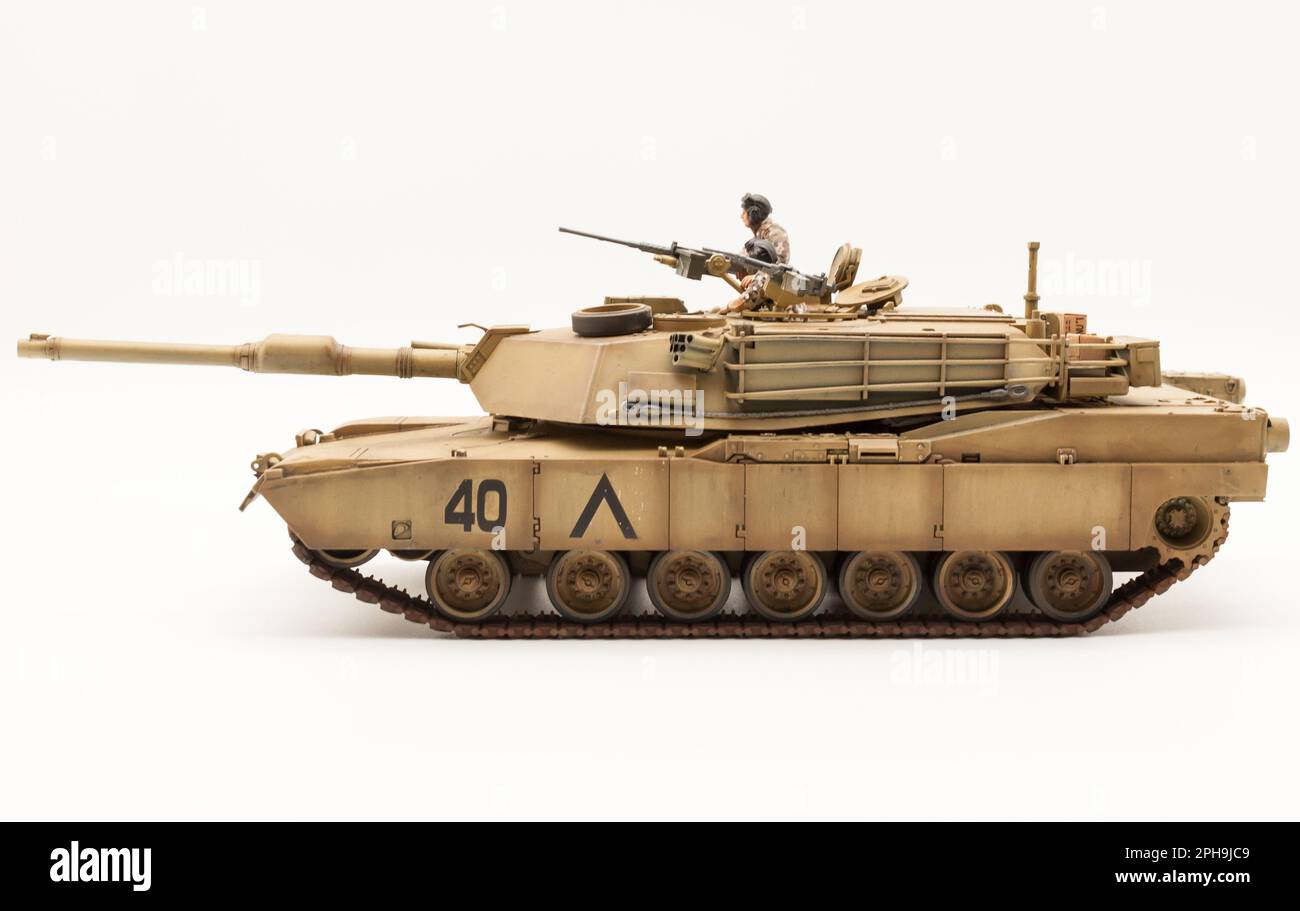 American M1A1 Abrams 120mm gun main battle tank 1 35 Scale Model Tamiya ...