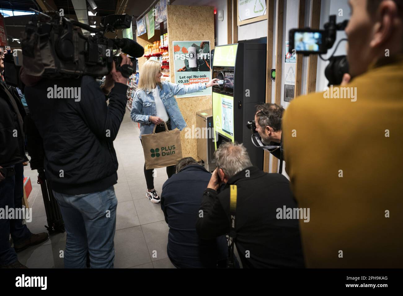 Supermarket receipt point hi-res stock photography and images - Alamy