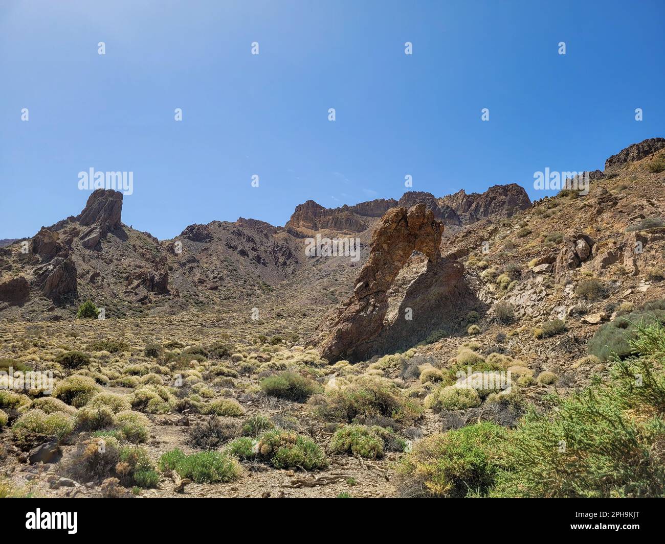 The Zapato de la Reina Rock ( The Queen's Shoe ), whose shape is ...