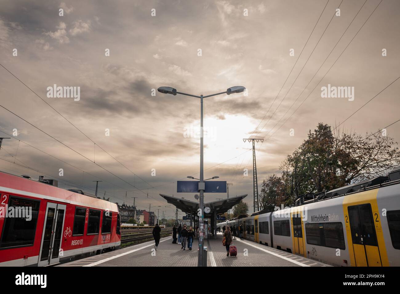 Picture of the main platform of Koln Westbhf in Cologne, Germany. Köln ...