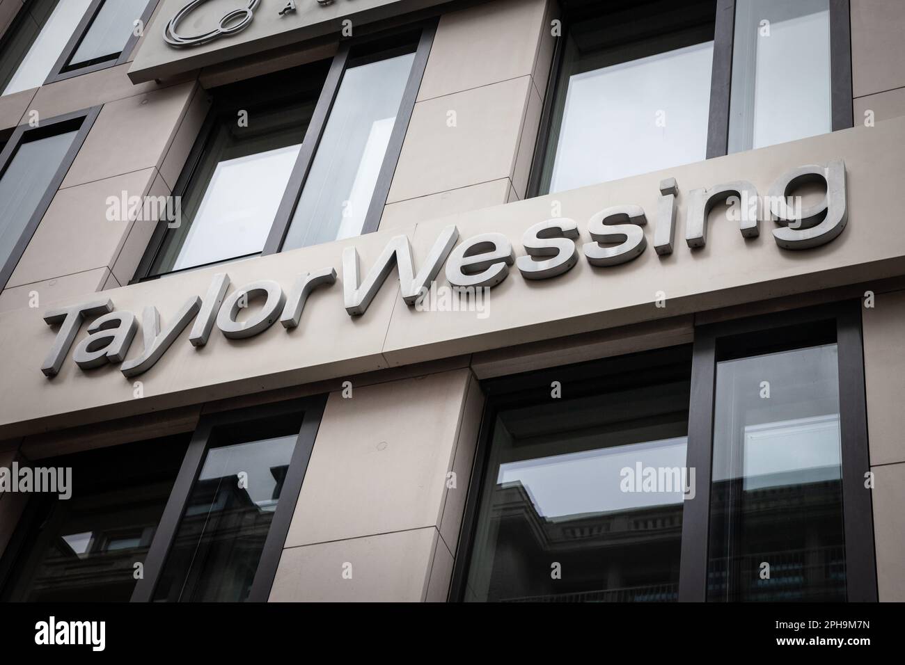 Taylor wessing sign hi-res stock photography and images - Alamy