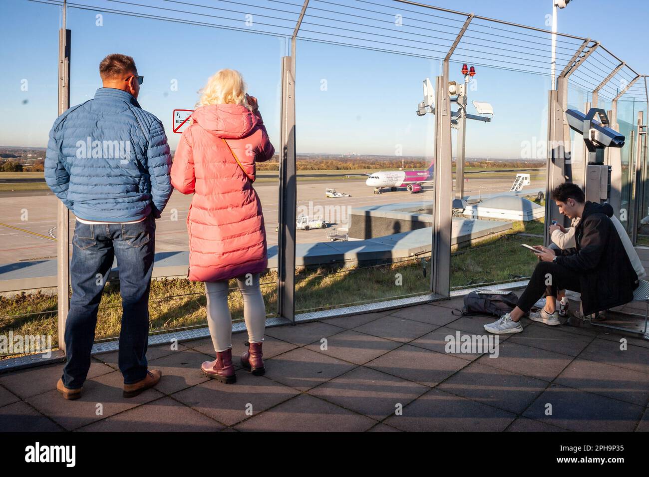 Picture of an Airbus A320 belonging to Wizzair taxiing on the runway of ...