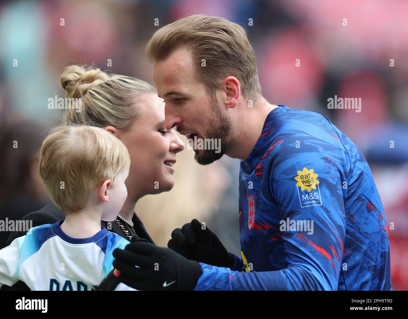 Harry Kane (Tottenham Hotspur)of England with son Louis Harry Kane ...