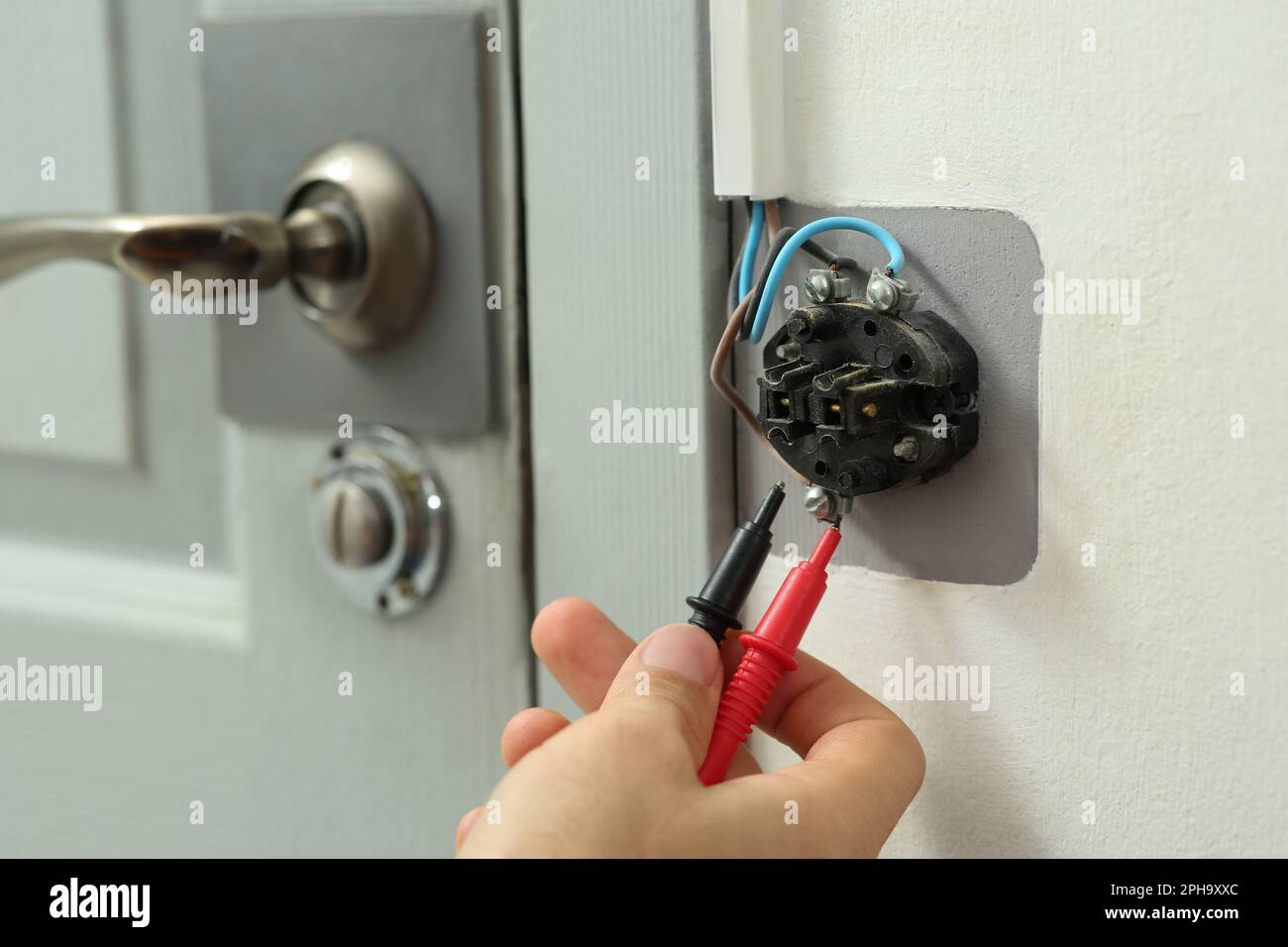 Technician checking door hi-res stock photography and images - Alamy