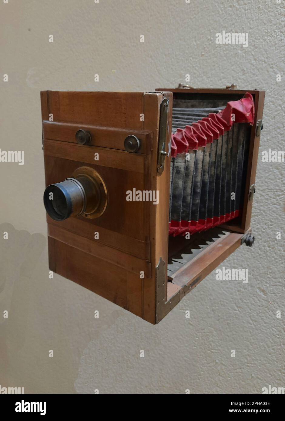 1800s camera hi-res stock photography and images - Alamy