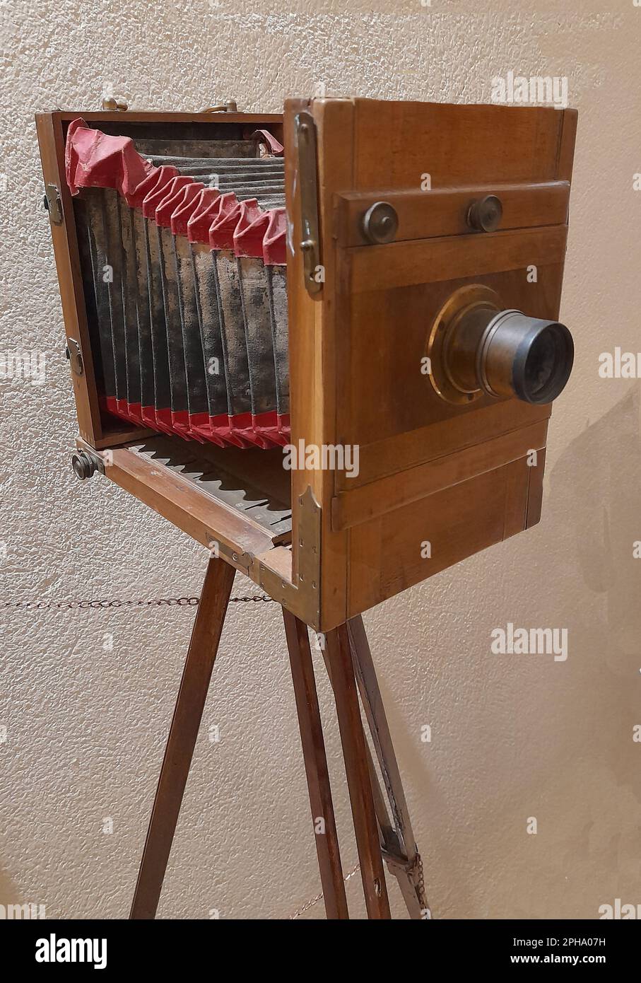 Old camera from the late 1800s Stock Photo - Alamy