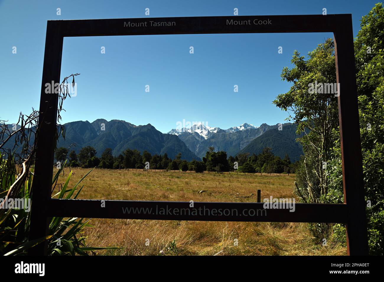 Picture frame for tourists to photograph the peaks of Mount Cook, New ...