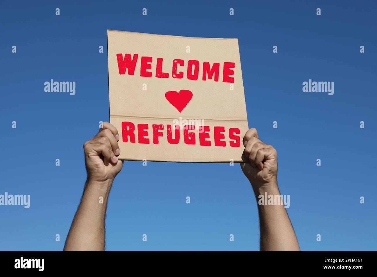 Refugees welcome cardboard sign hi-res stock photography and images - Alamy