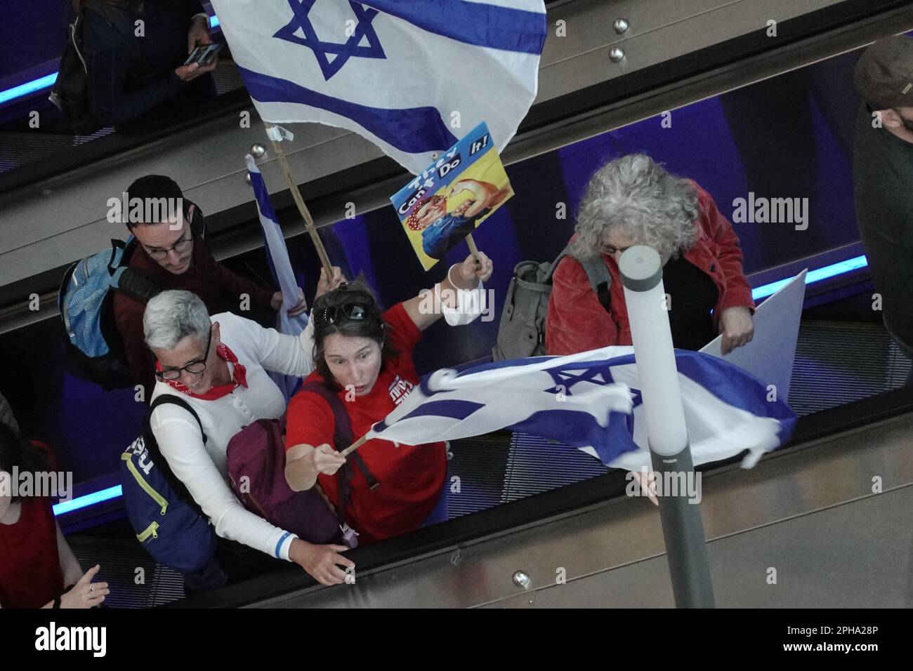 Itzchak navon station hi-res stock photography and images - Alamy