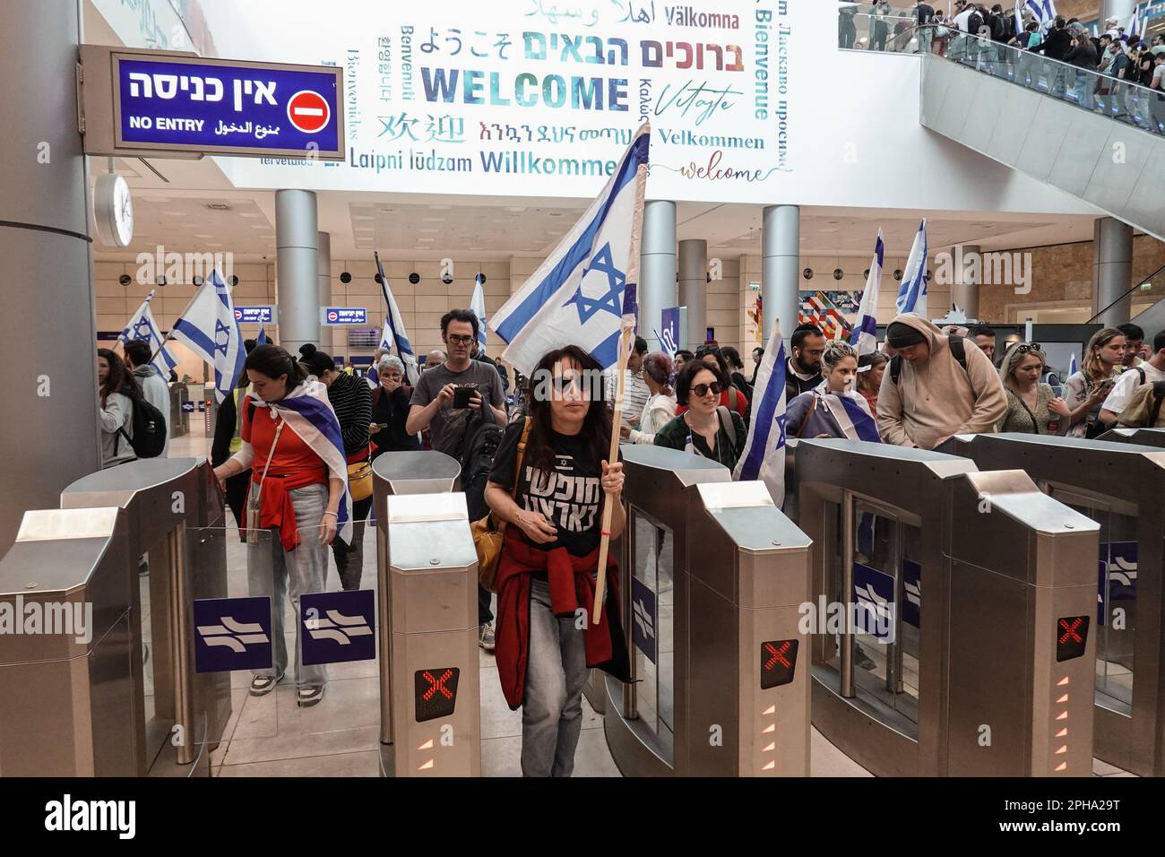 Itzchak navon station hi-res stock photography and images - Alamy