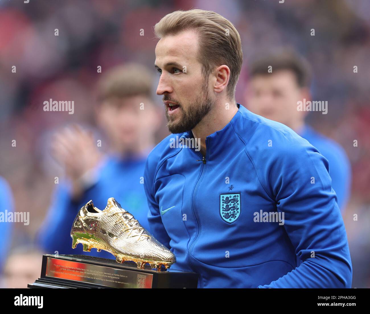 Harry Kane of England poses with their Golden Boot trophy during UEFA ...