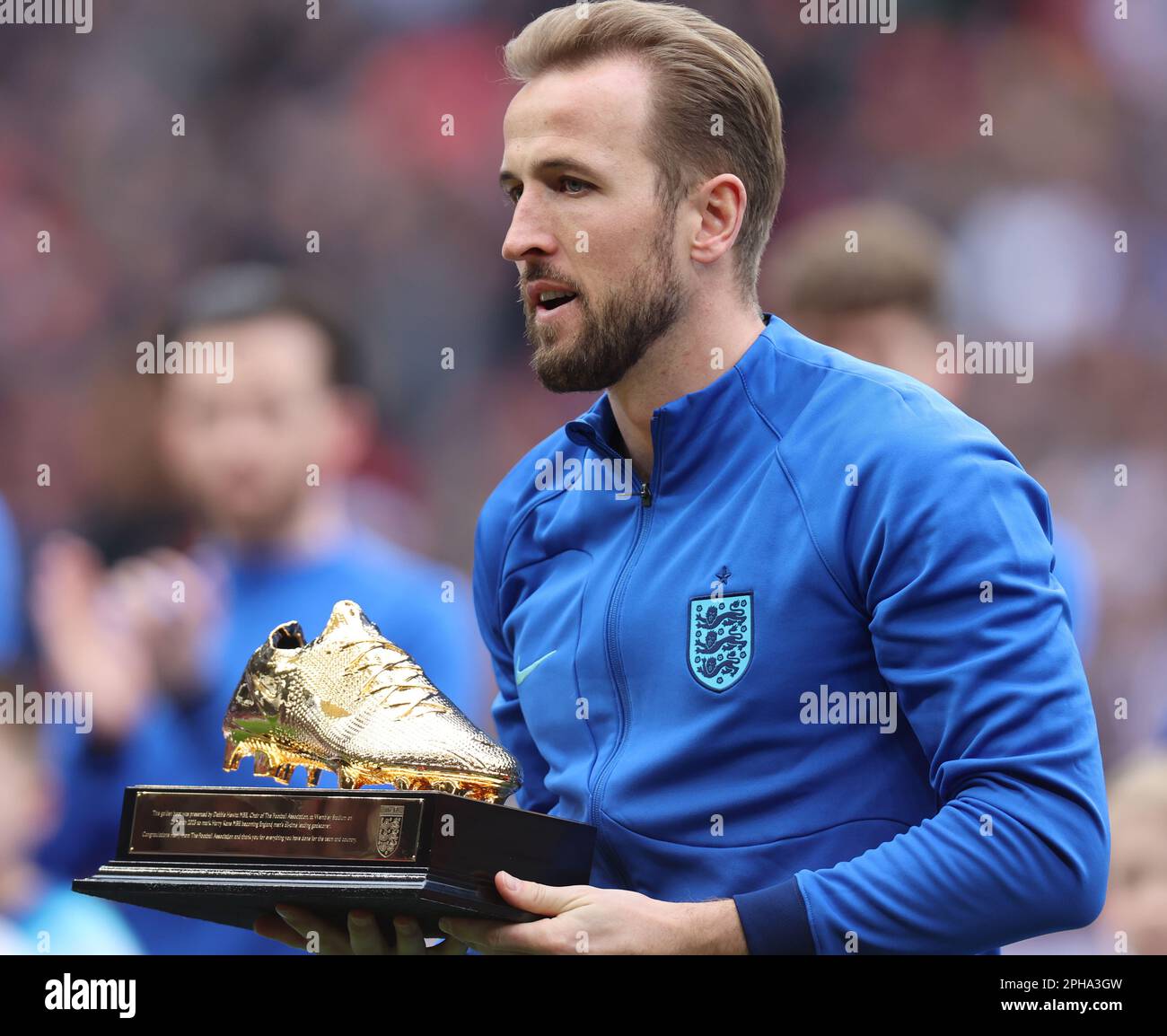 Harry Kane of England poses with their Golden Boot trophy during UEFA ...