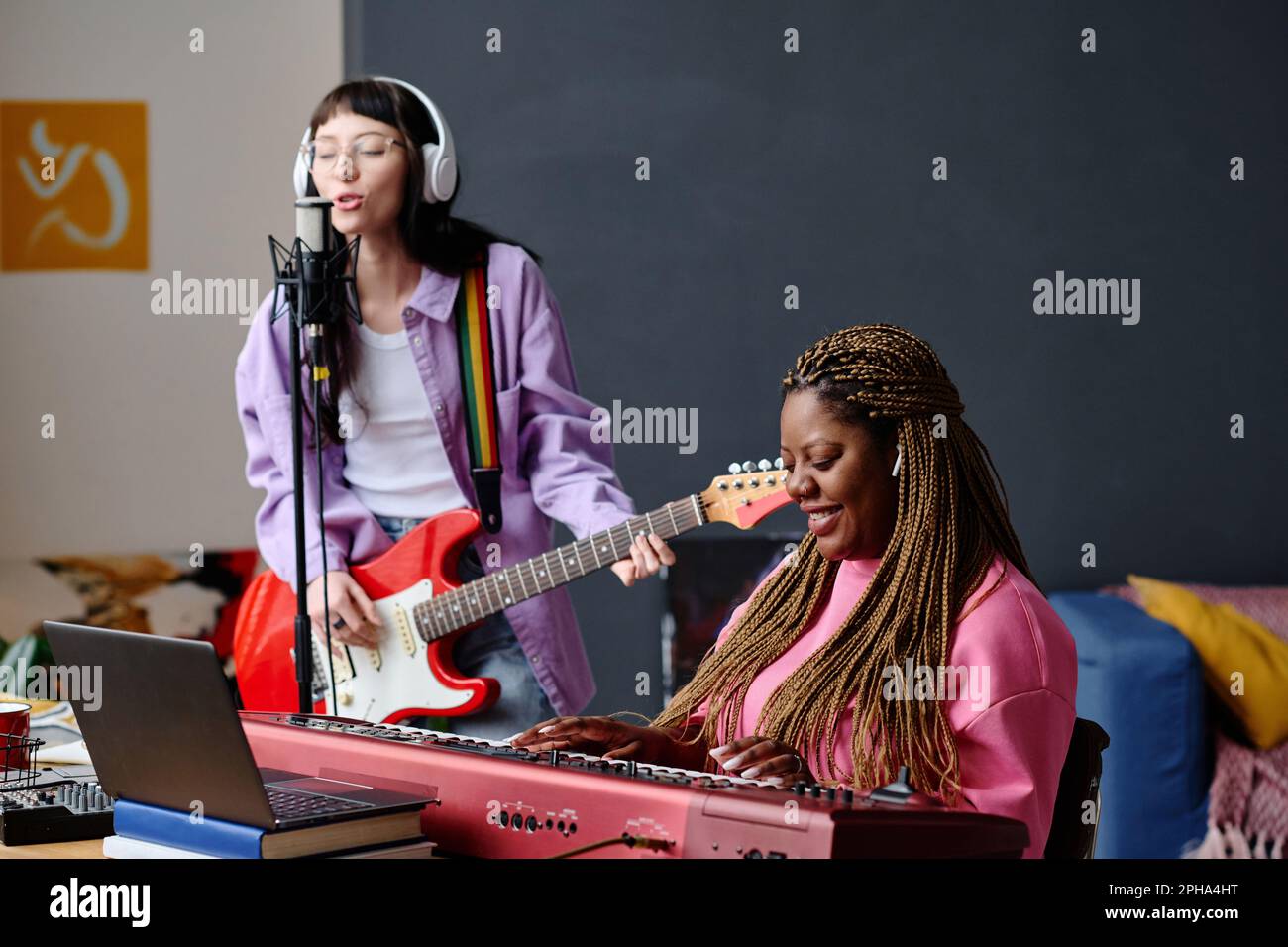 Music band rehearse home hi-res stock photography and images - Alamy