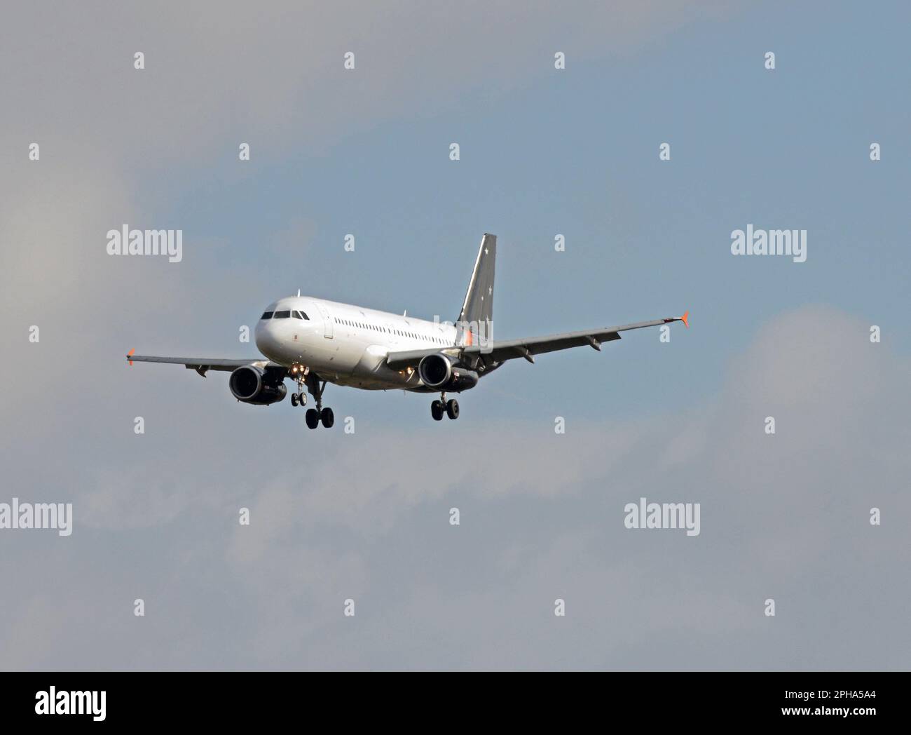 TITAN Airways, Airbus A320, G-POWM, on final approach to runway 27 at ...