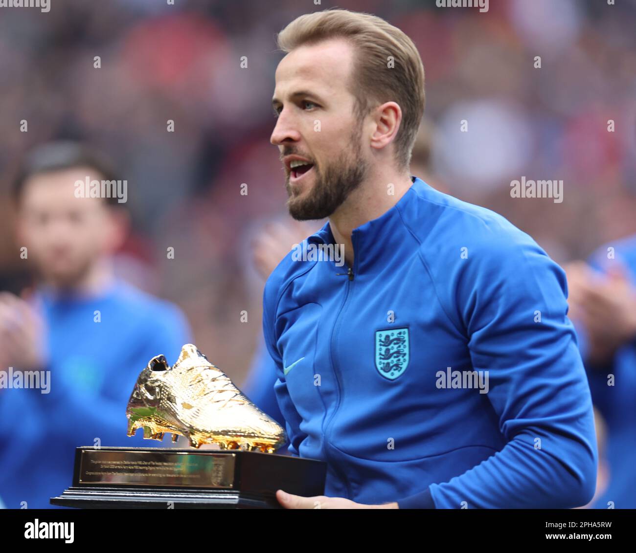 Harry Kane of England poses with their Golden Boot trophy during UEFA ...