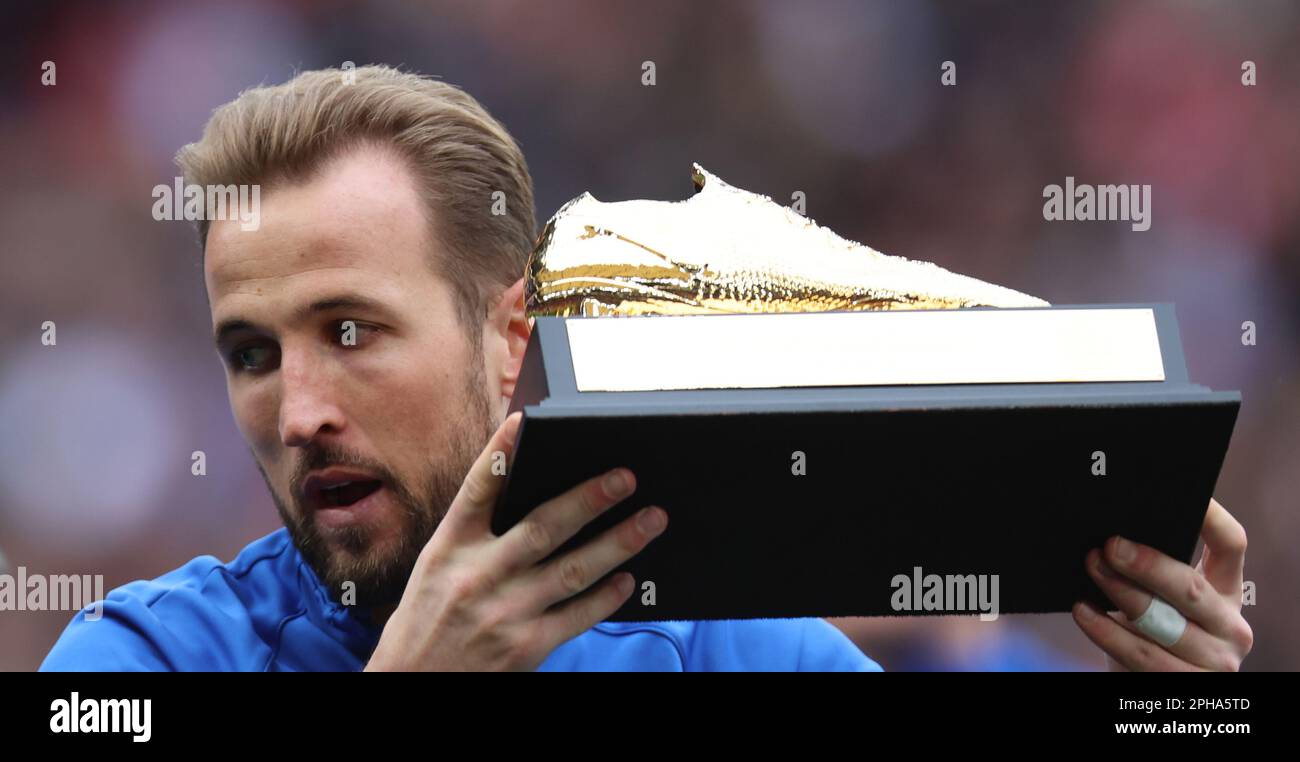 Harry Kane of England poses with their Golden Boot trophy during UEFA ...