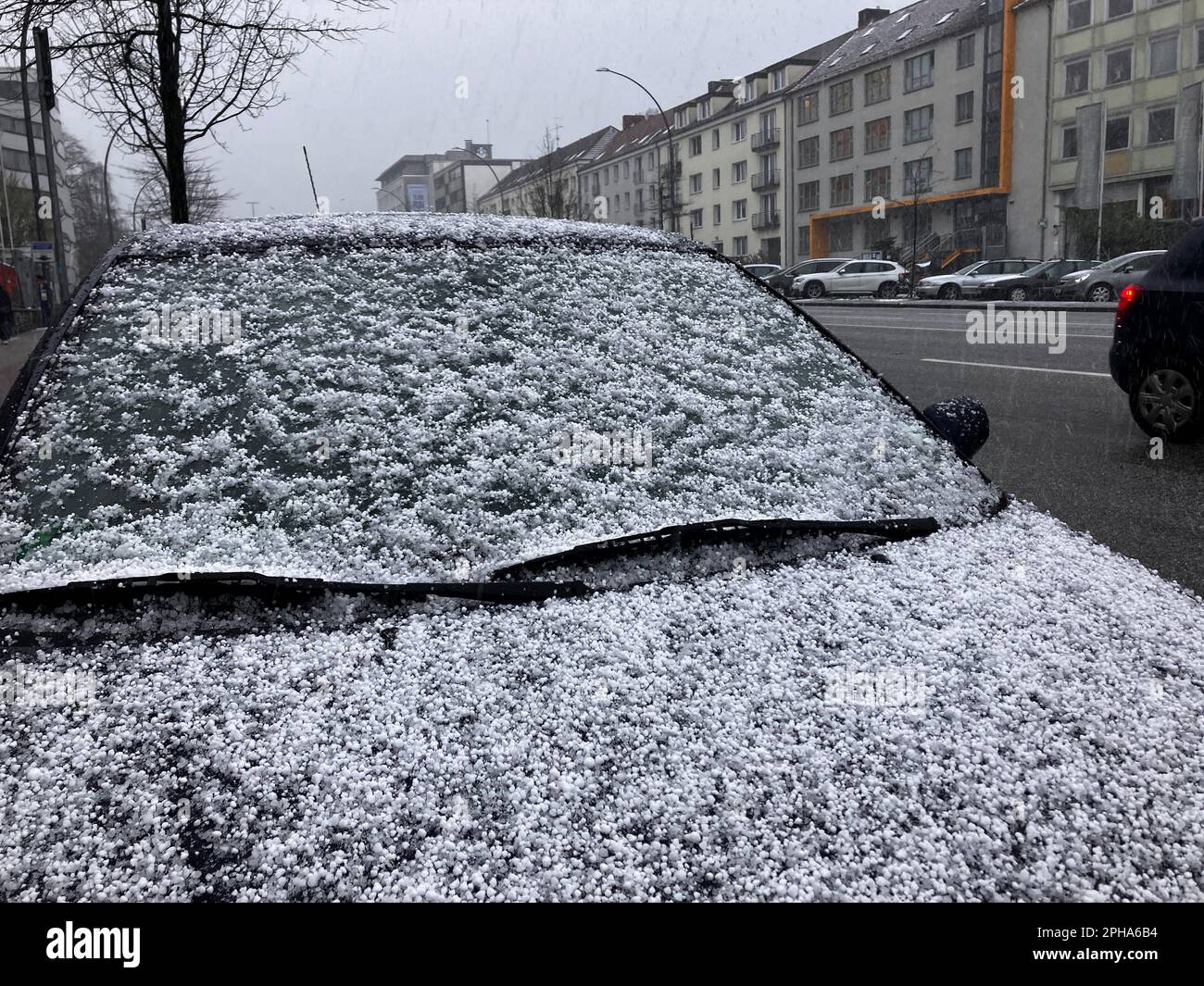 Hamburg, Germany. 27th Mar, 2023. Hailstones cover a car. The hail took ...