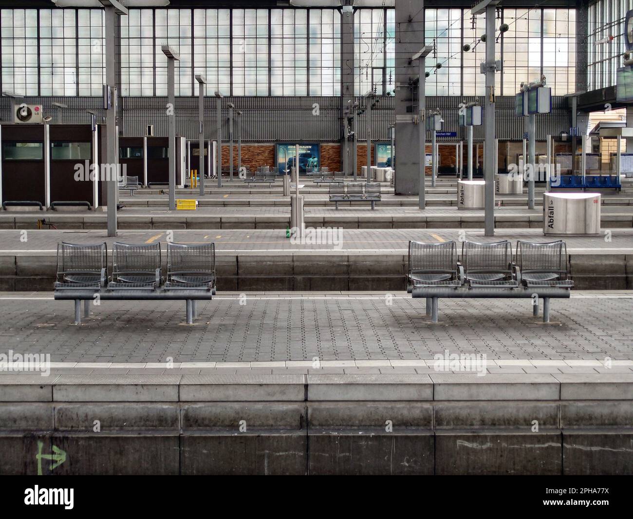 Munich, Bavaria, Germany. 27th Mar, 2023. Scenes from the Munich main ...