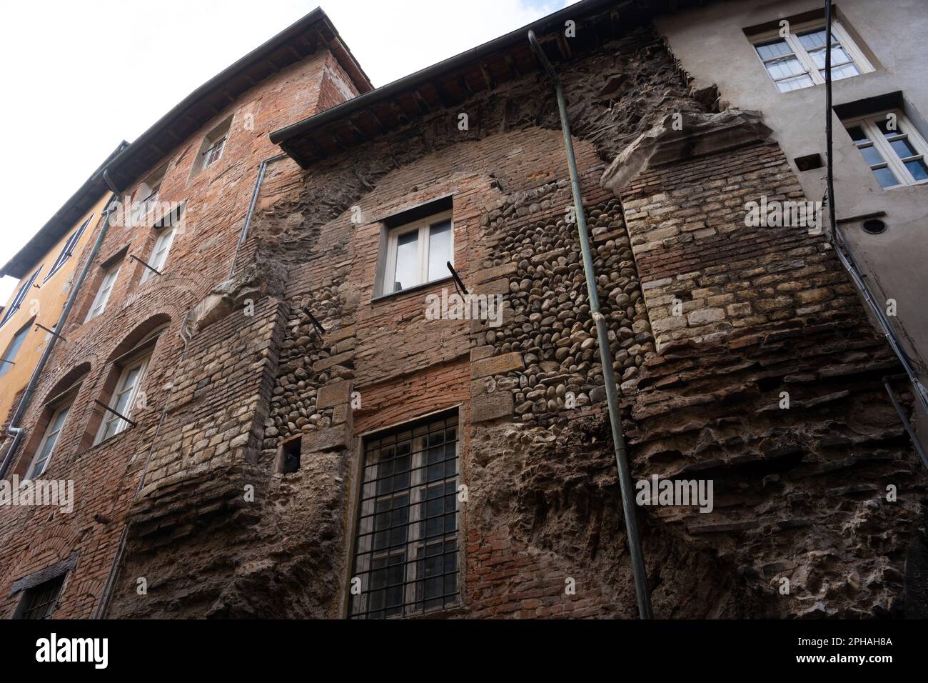 Piazza Anfiteatro, houses built on the foundations of a Roman ...