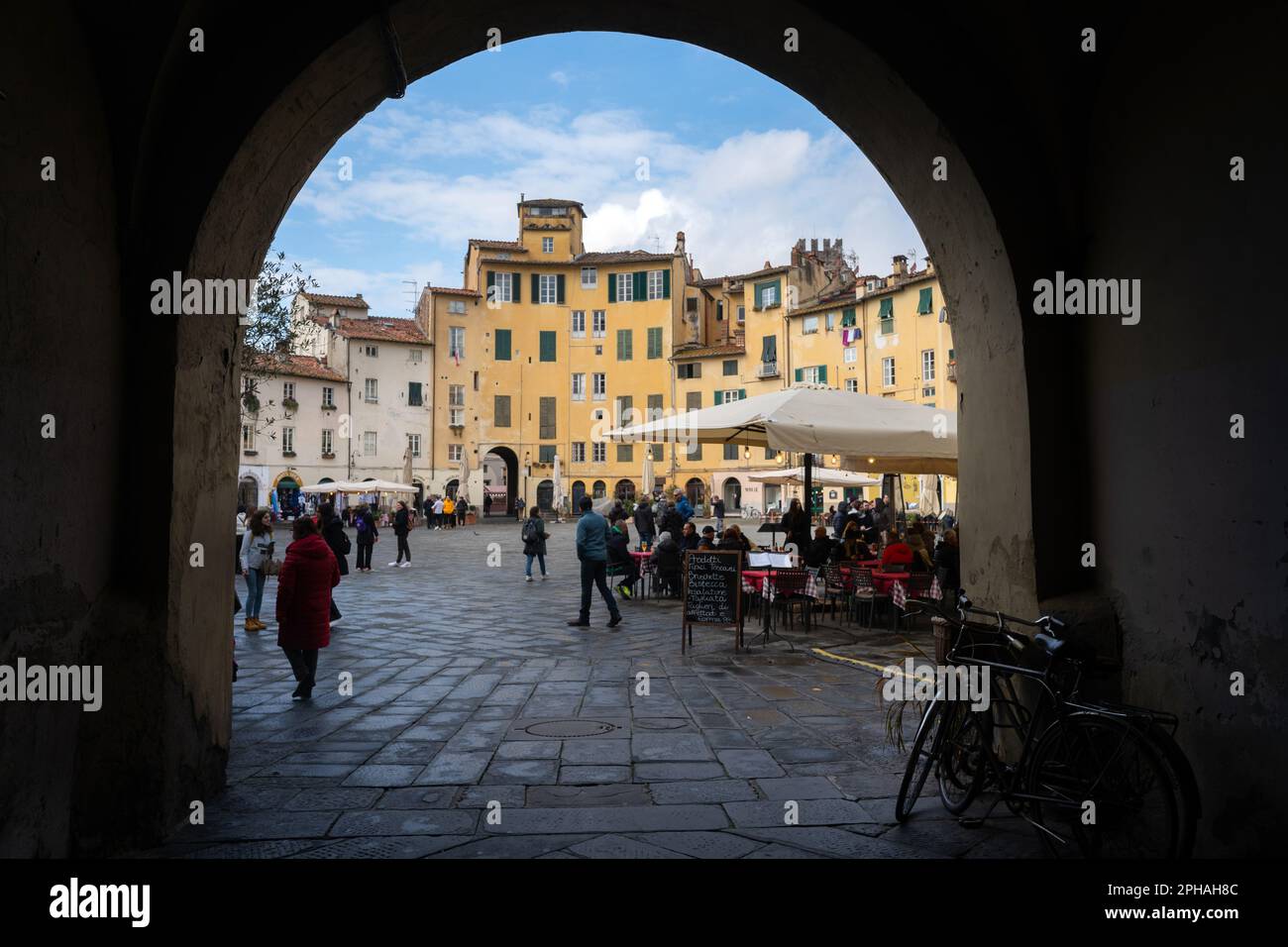 Piazza Anfiteatro, houses built on the foundations of a Roman ...