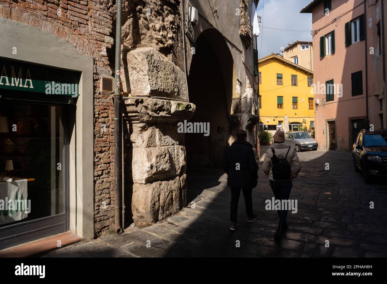 Piazza Anfiteatro, houses built on the foundations of a Roman ...