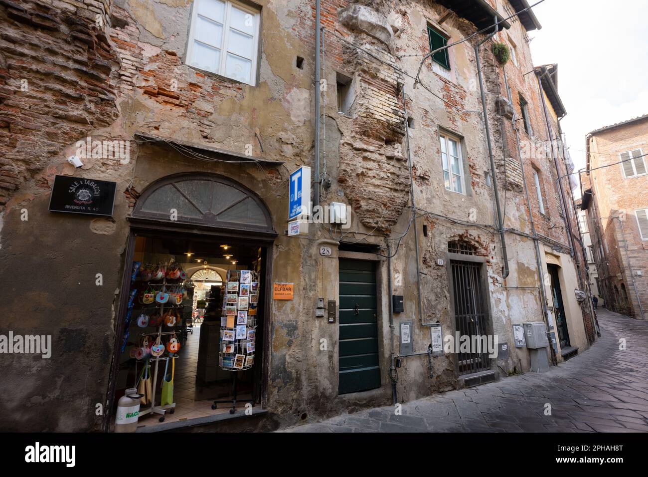 Piazza Anfiteatro, houses built on the foundations of a Roman ...