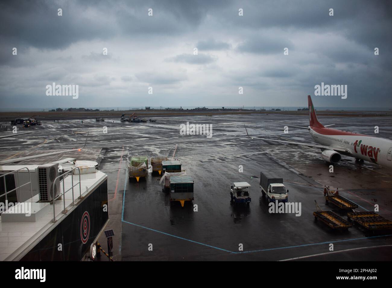 Korean worker people airline ground staff working prepare boeing plane ...