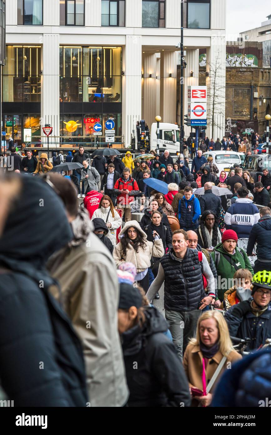 Commuters at rush hour at Waterloo Station, London, England, UK Stock ...