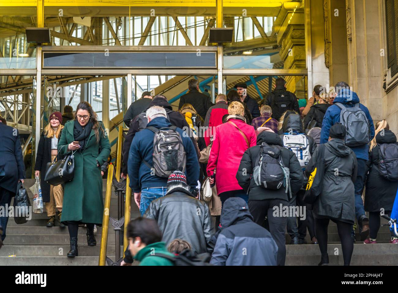 Commuters at rush hour at Waterloo Station, London, England, UK Stock ...