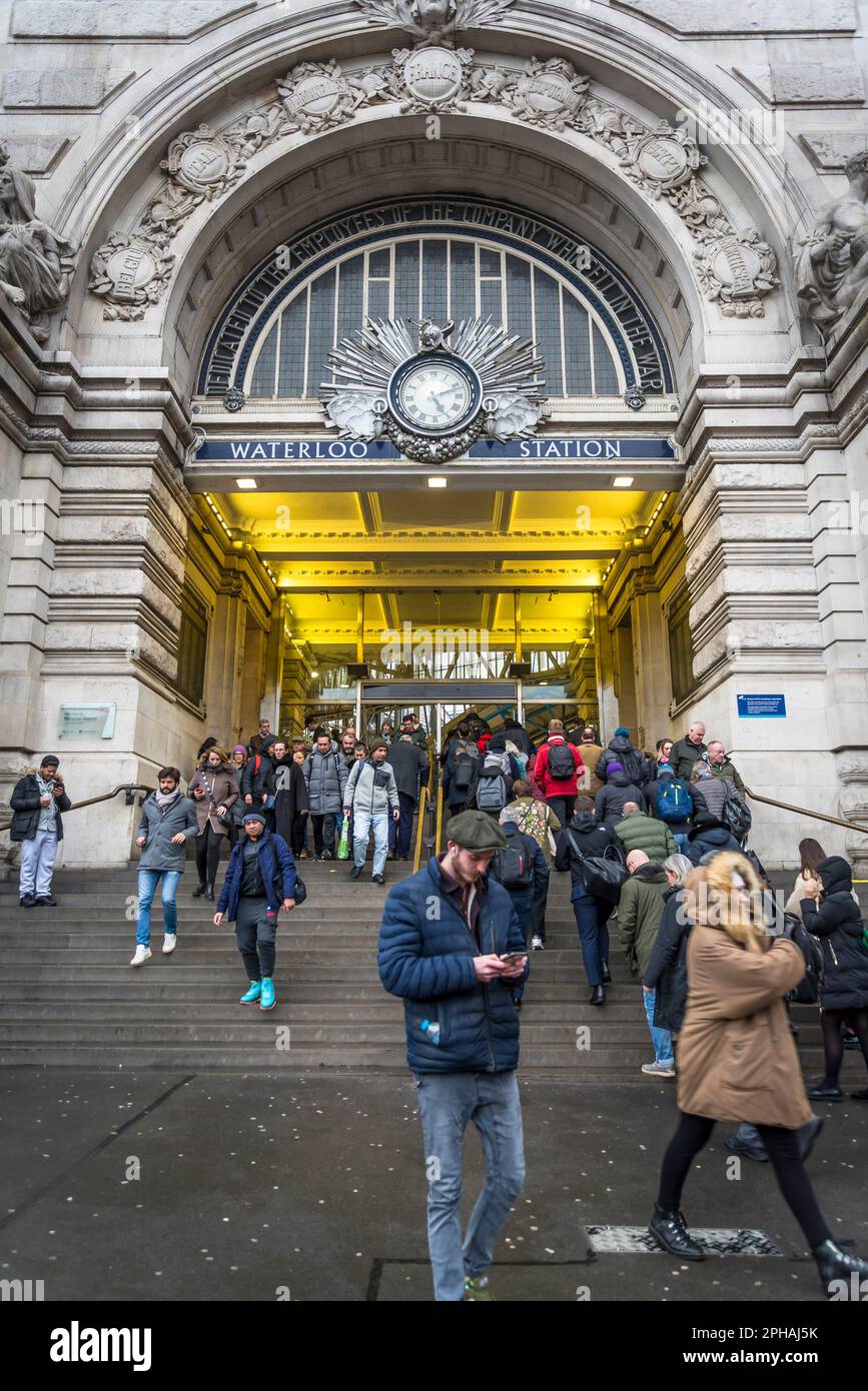 Commuters at rush hour at Waterloo Station, London, England, UK Stock ...