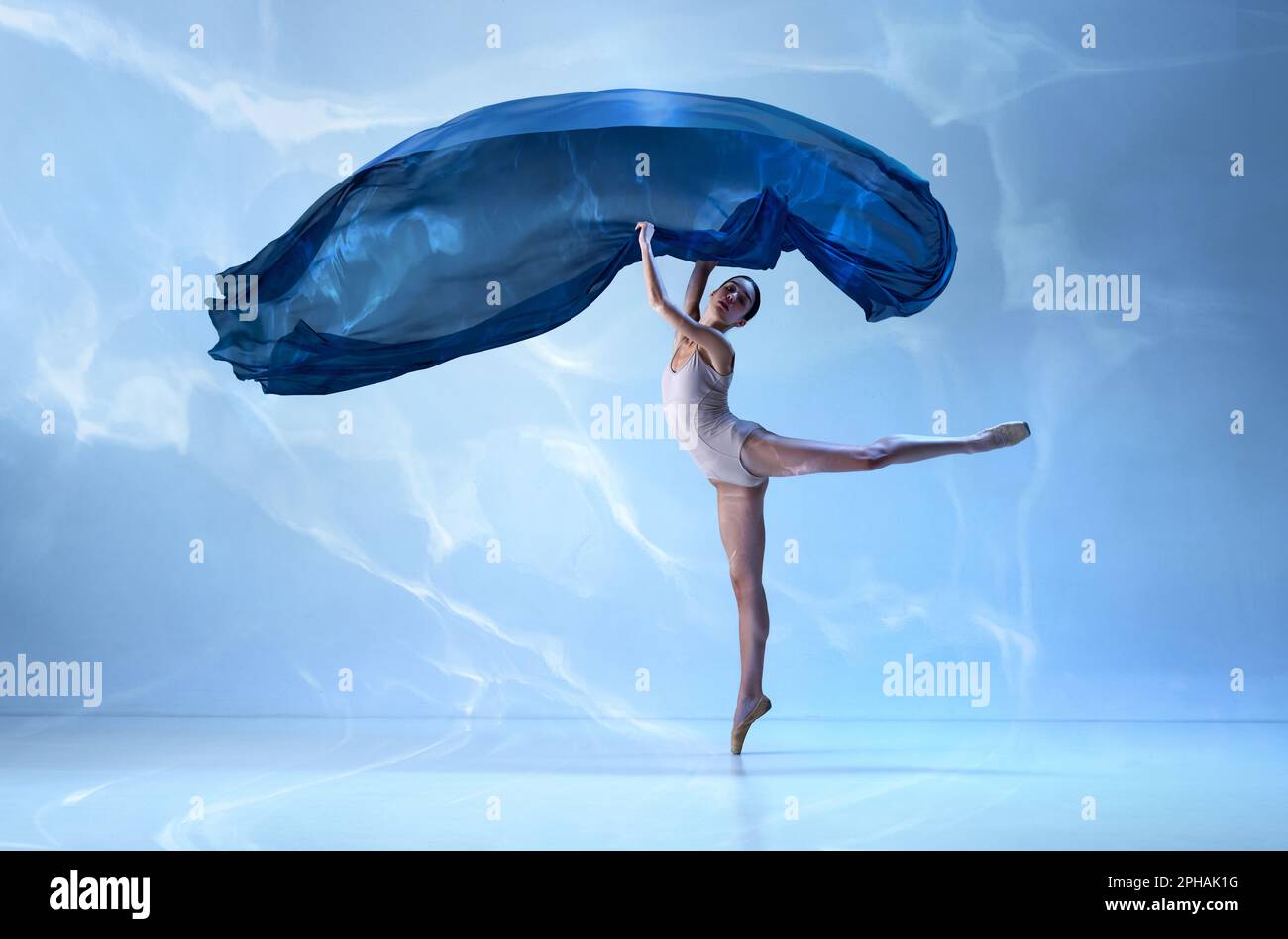 Woman acrobat cloth hi-res stock photography and images - Alamy