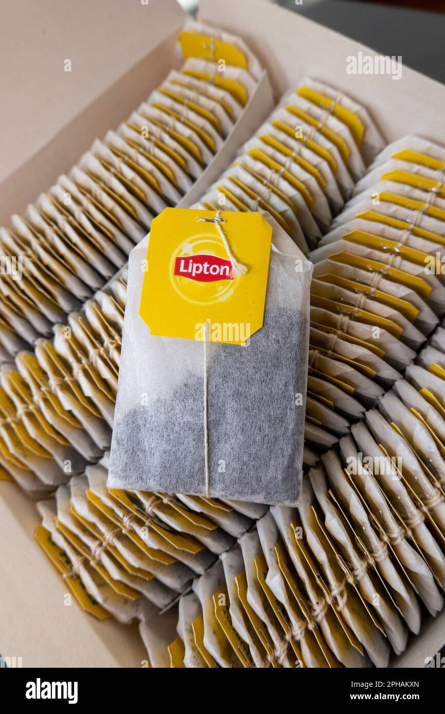 A full box of Lipton teabags, 2023 Stock Photo - Alamy